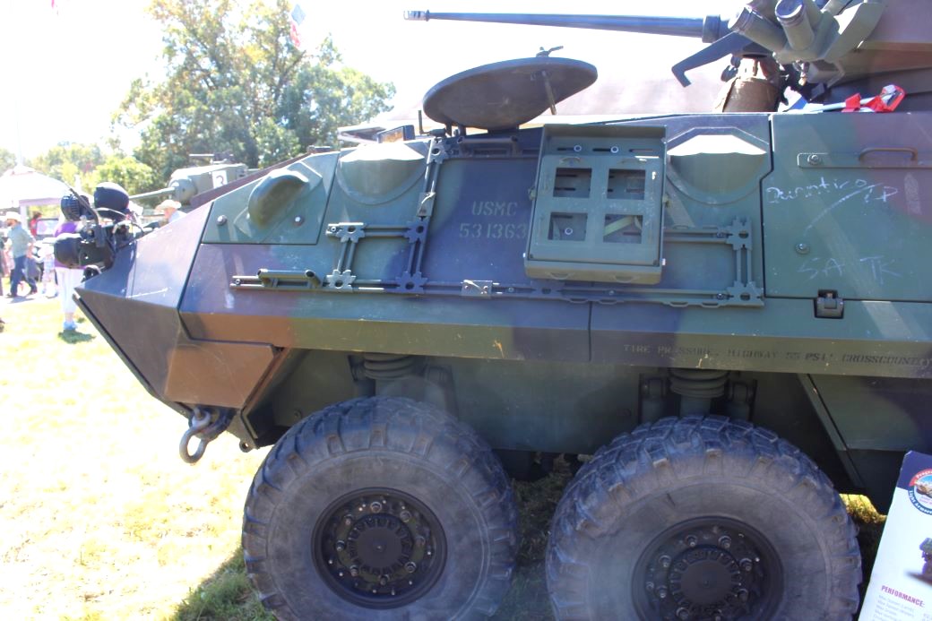 WarWheels.Net - LAV 25A2 Photos